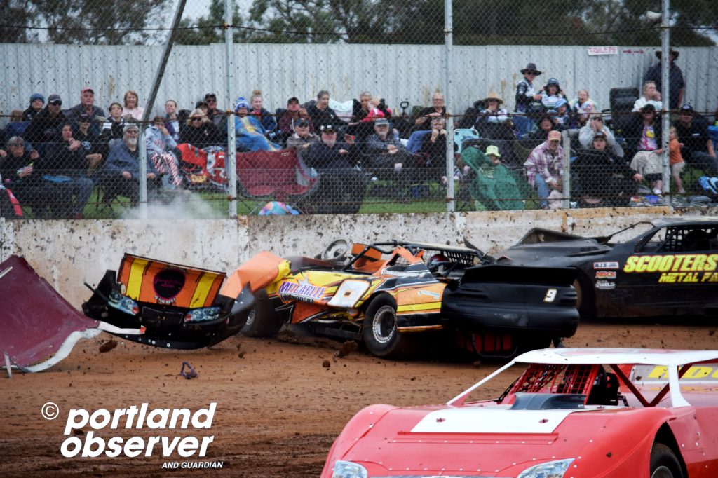 Southern 500 Speedway lights up | spec.com.au